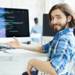 Kim jest programista i czym się zajmuje? | The Worker